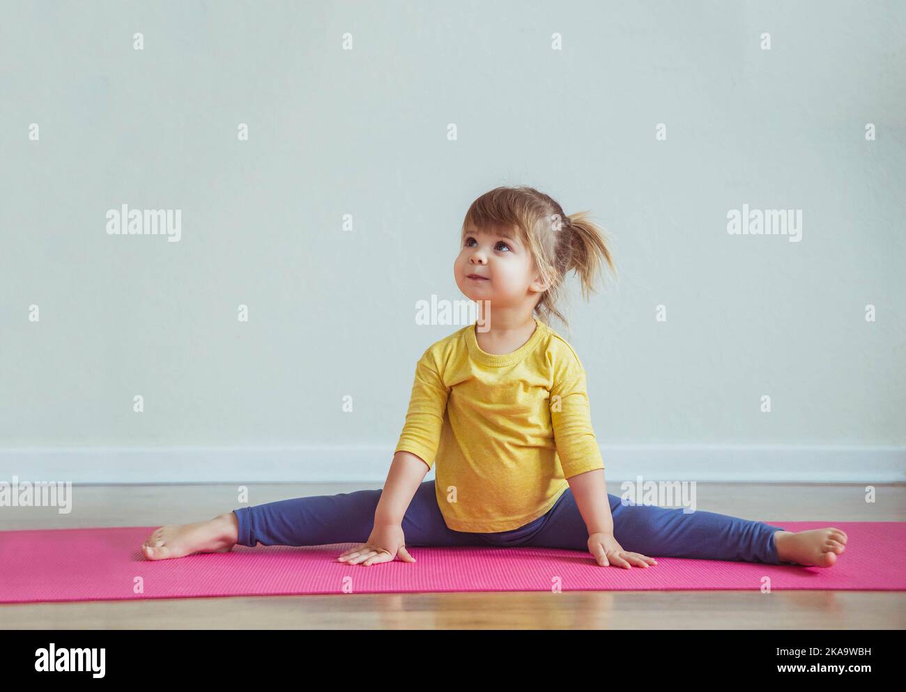 Leg split hi-res stock photography and images - Alamy