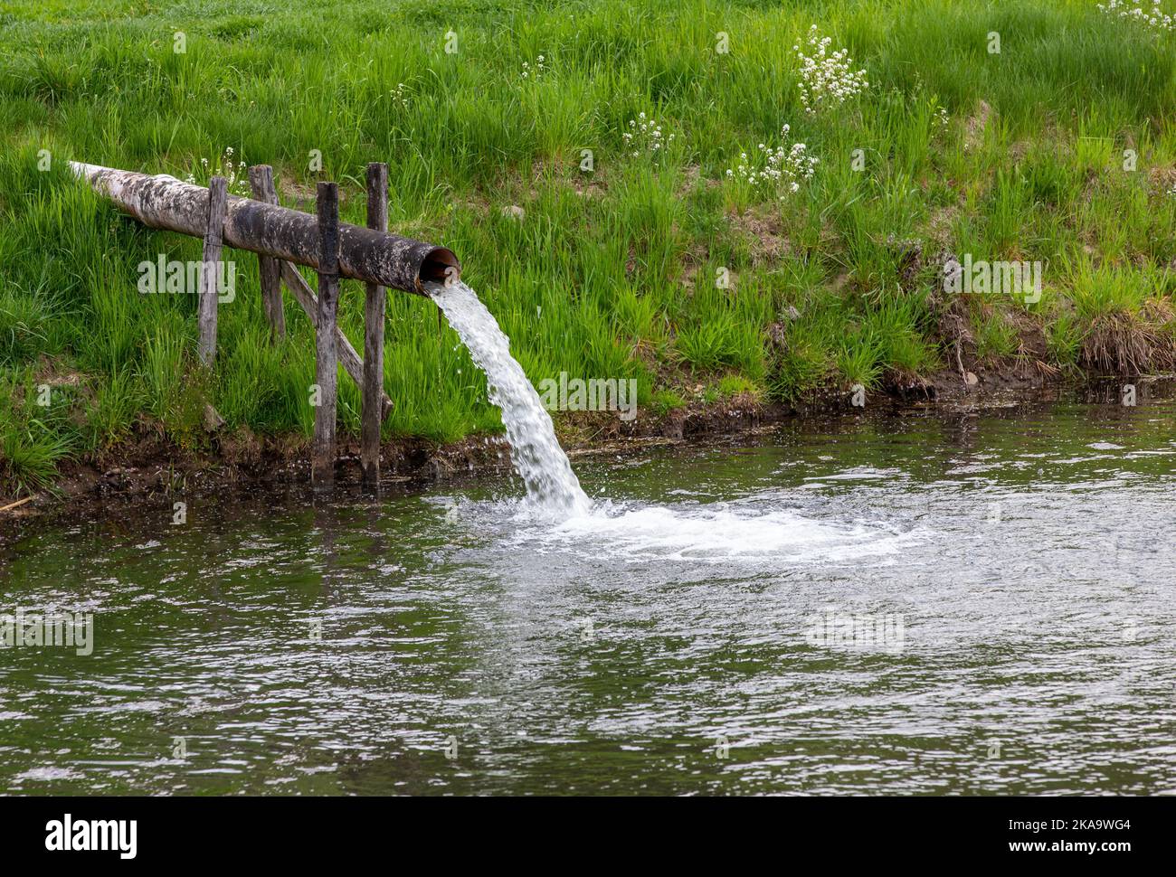 Discharge of polluted water through a pipe, toxic, polluted Stock Photo ...