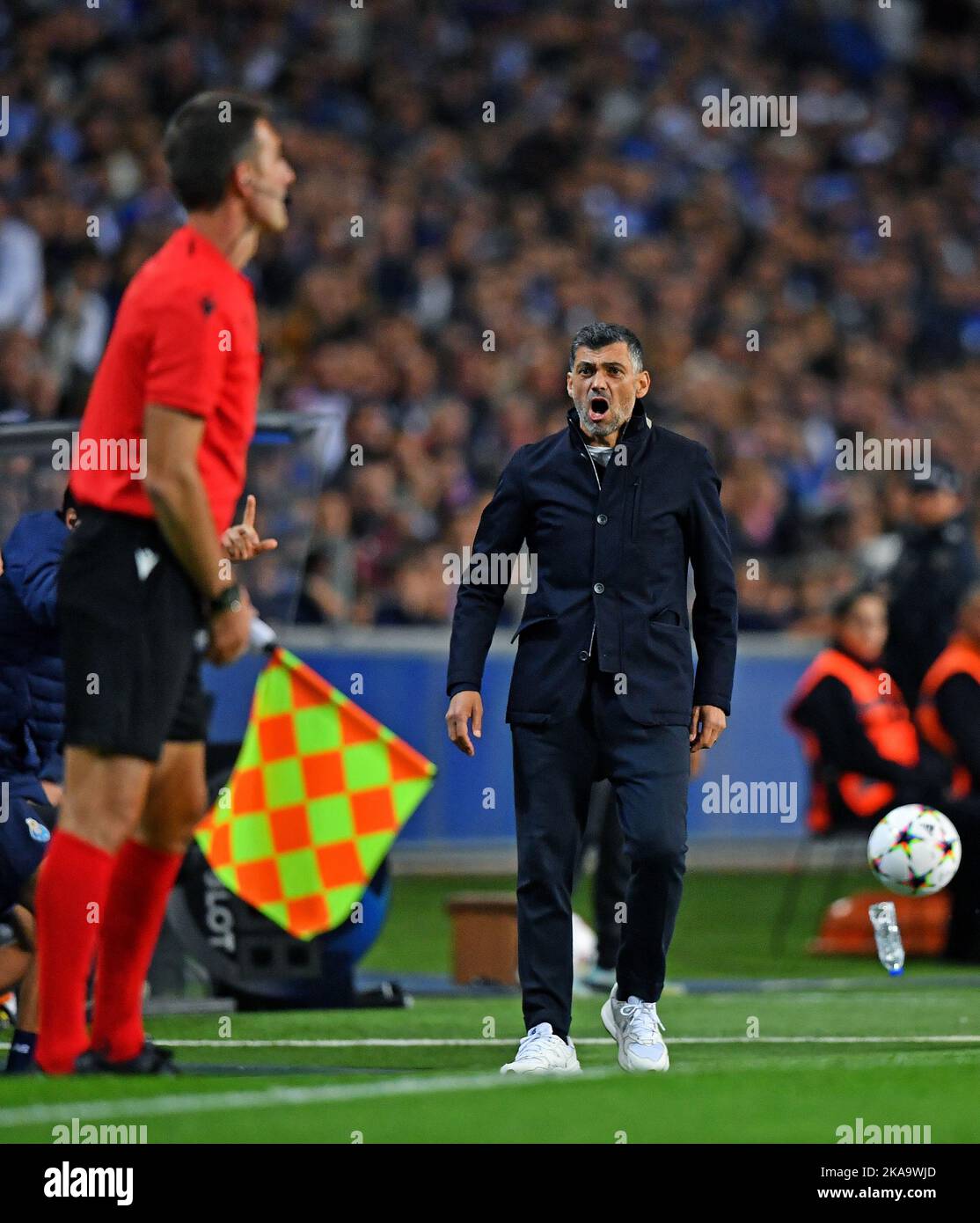Estadio Dragao, Porto, Portugal: 1st November 2022: Coach Sérgio ...