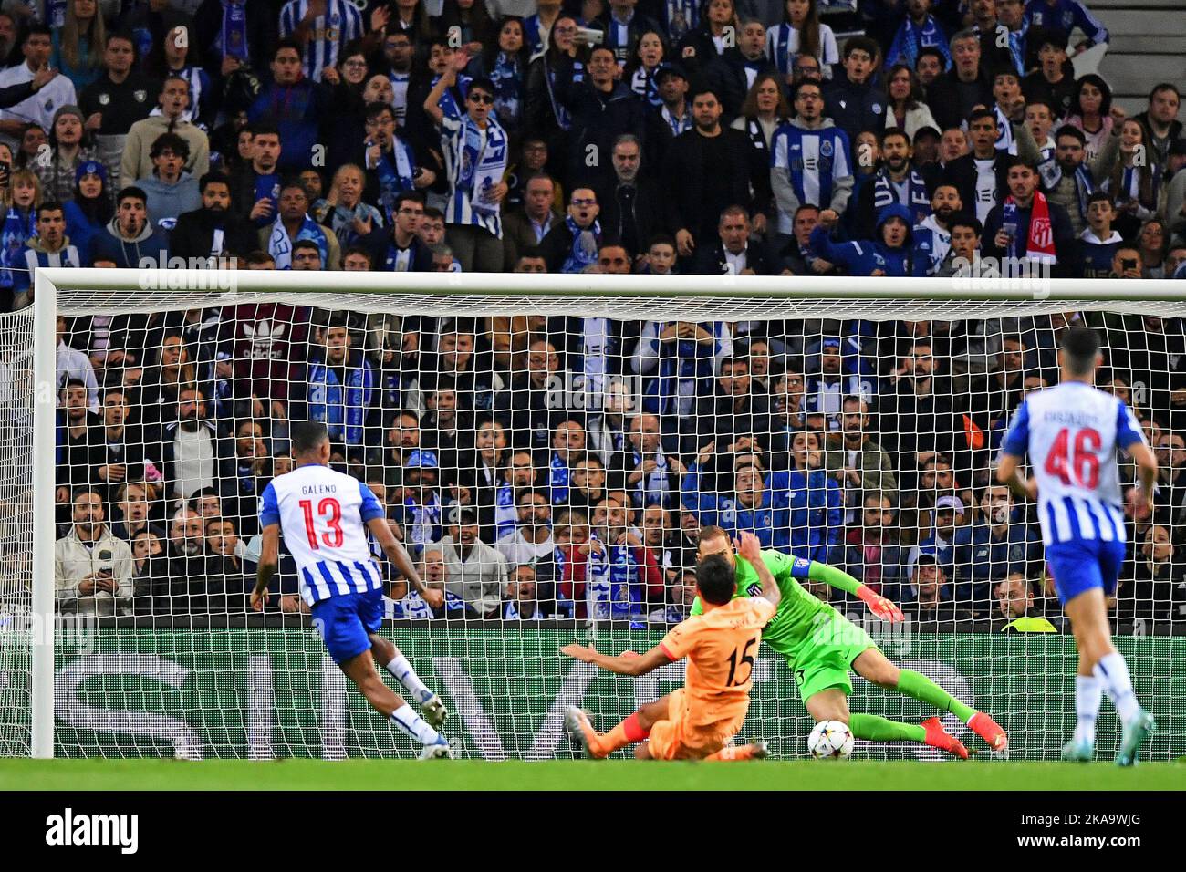 Estadio Dragao, Porto, Portugal: 1st November 2022: Jan Oblak of Atlético de Madrid, beaten by ...