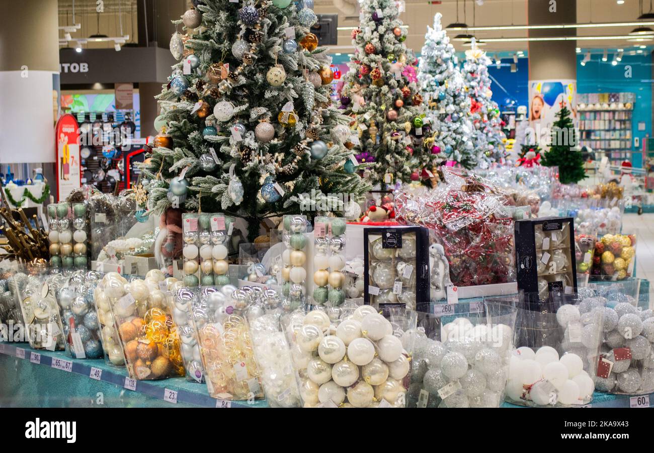 Department store decoration christmas tree hi-res stock photography and ...