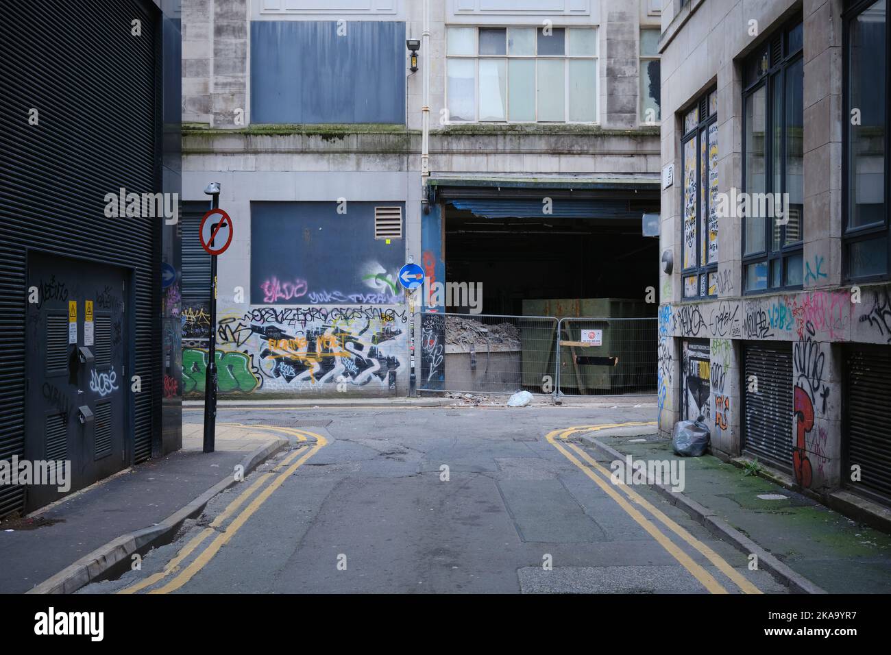 closed-up shops in Manchester Stock Photo - Alamy