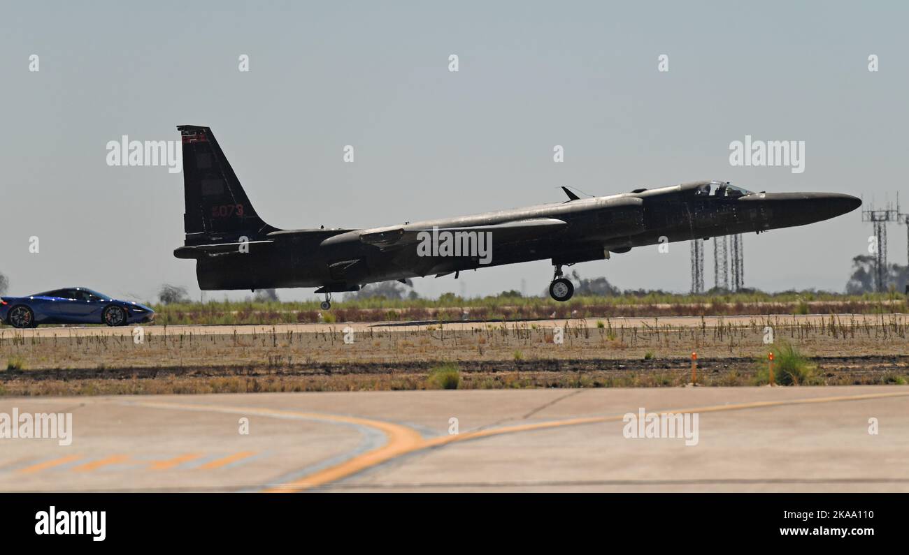 Lockheed U-2 "Dragon Lady" landing Stock Photo - Alamy