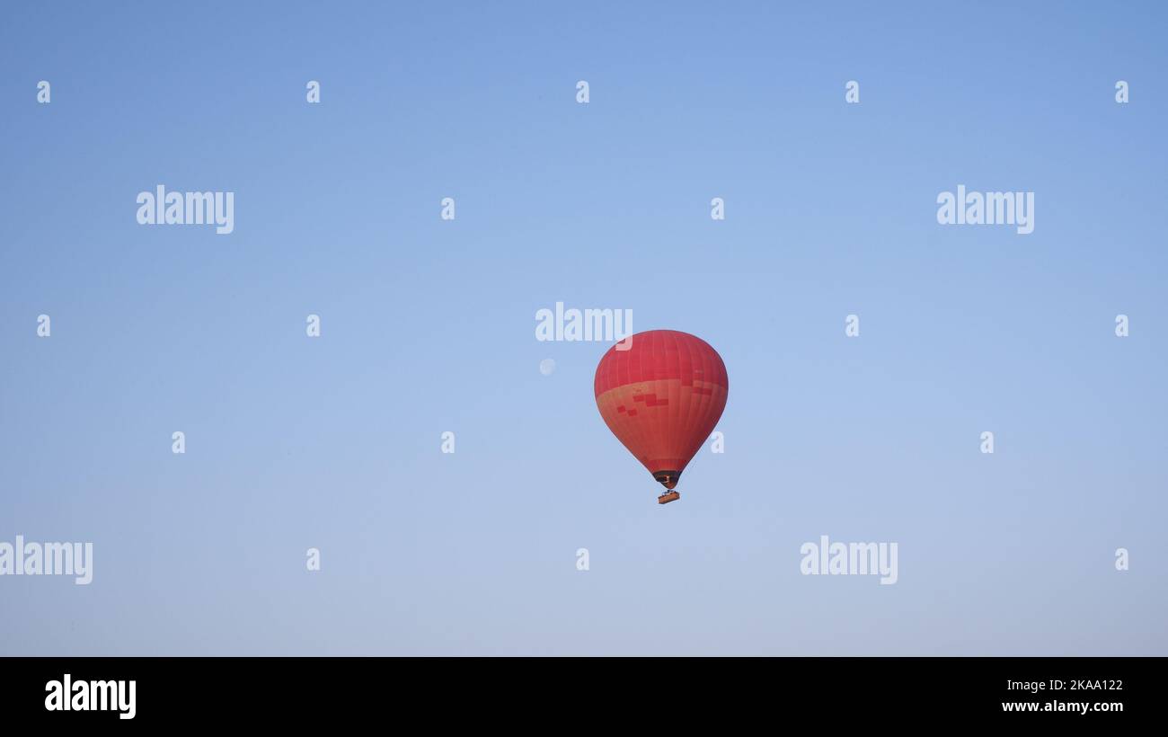 A hot air balloon ride in the Valley of the Kings, Egypt Stock Photo ...