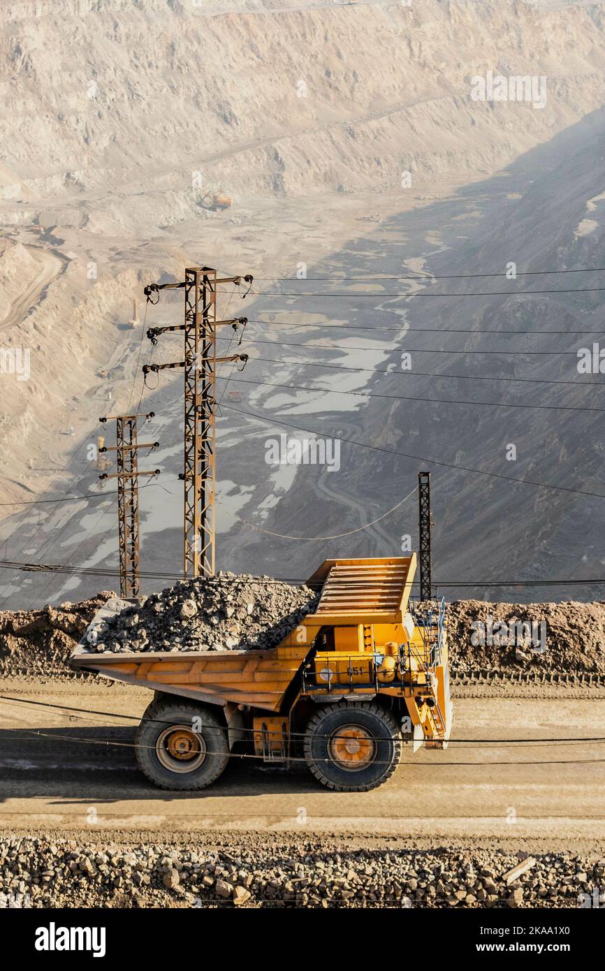 Open pit mine mines copper dump trucks hi-res stock photography and ...