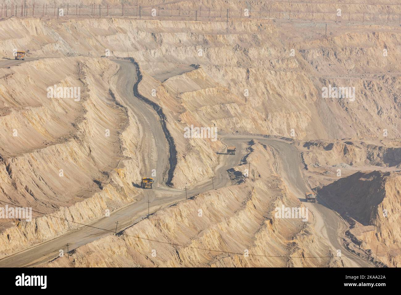 Almalyk, Usbekistan. 01st Nov, 2022. Dump trucks stand out at the ...
