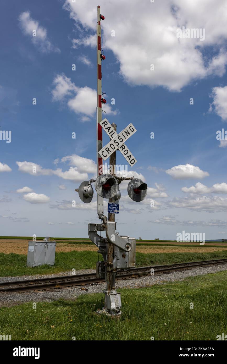 Rail crossing gate hi-res stock photography and images - Alamy