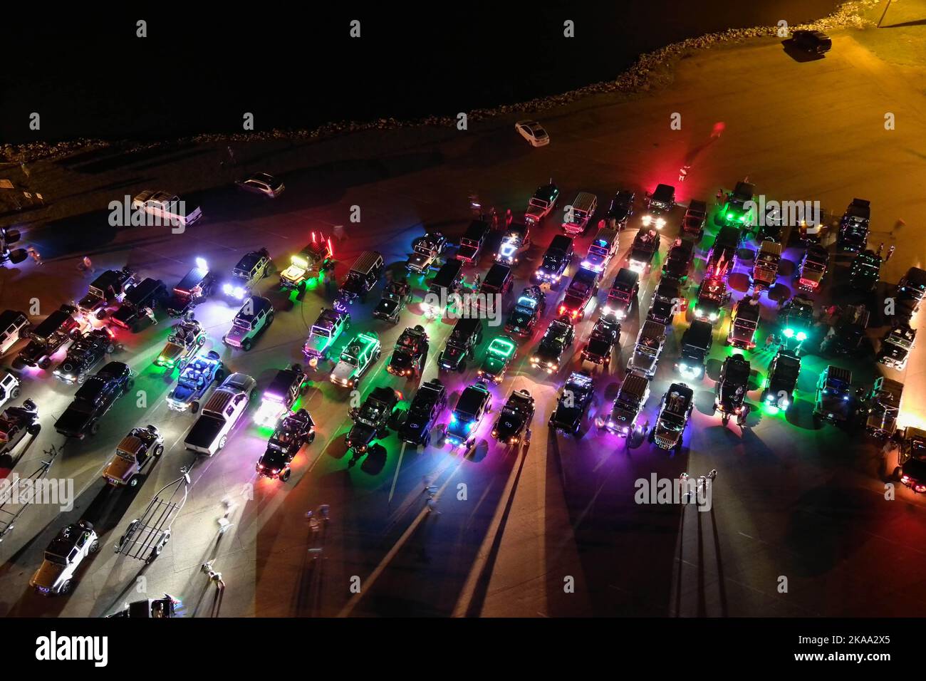 Night car jeep suv hi-res stock photography and images - Alamy