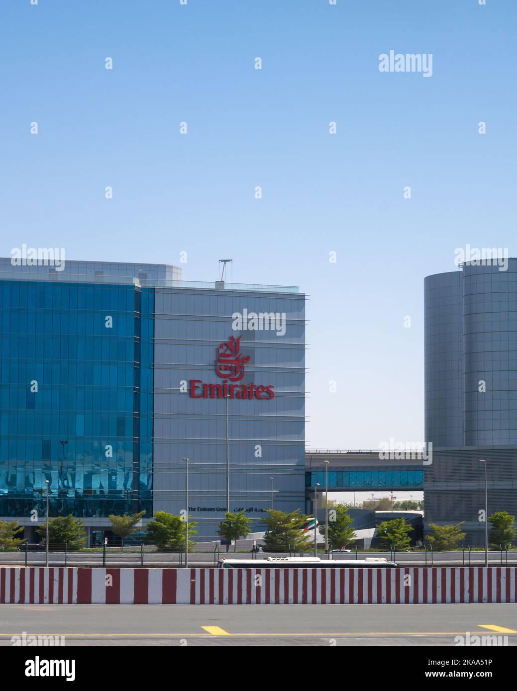 Dubai airport building exterior hi-res stock photography and images - Alamy