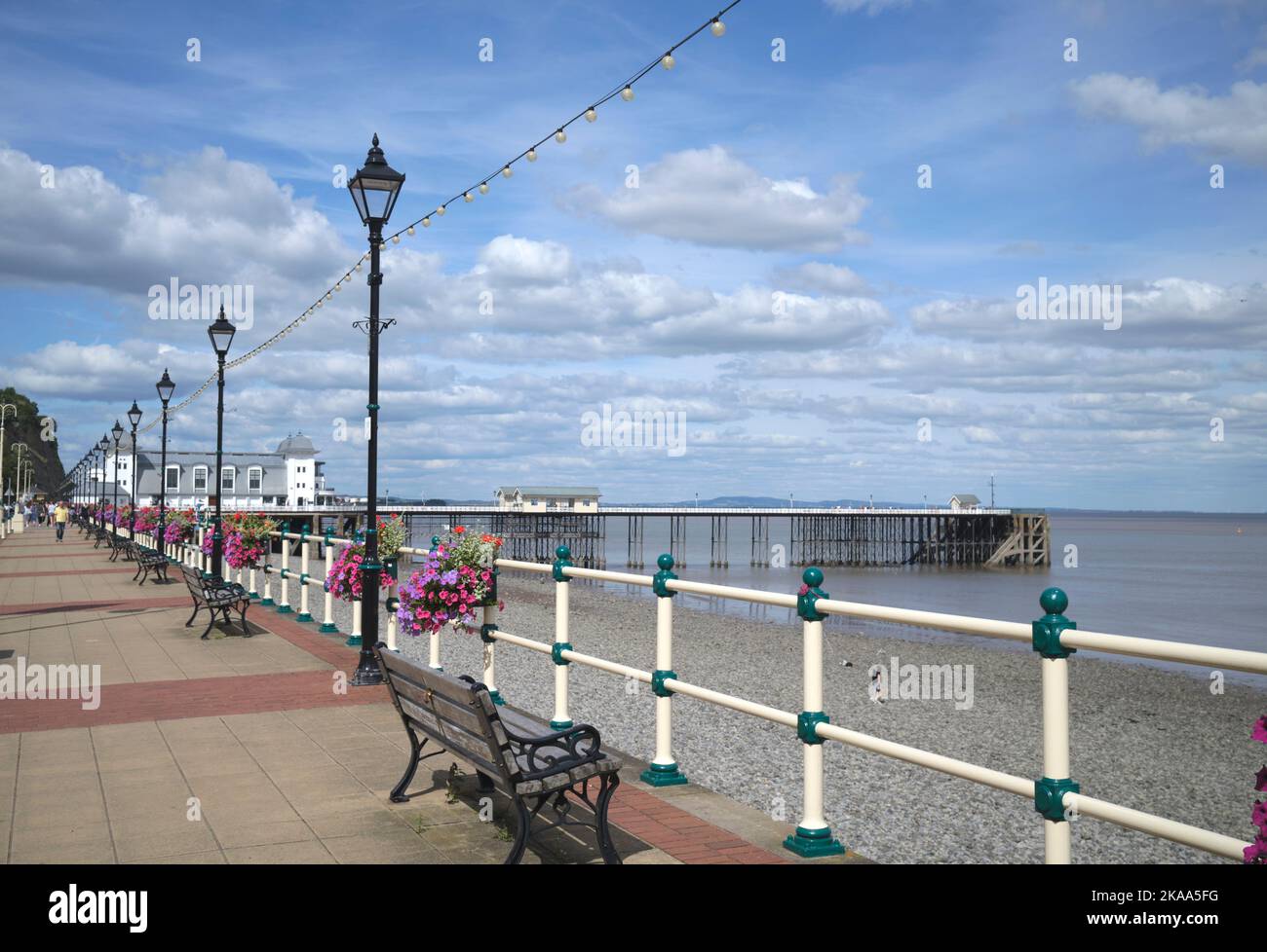 Esplanade walkway sea hi-res stock photography and images - Alamy