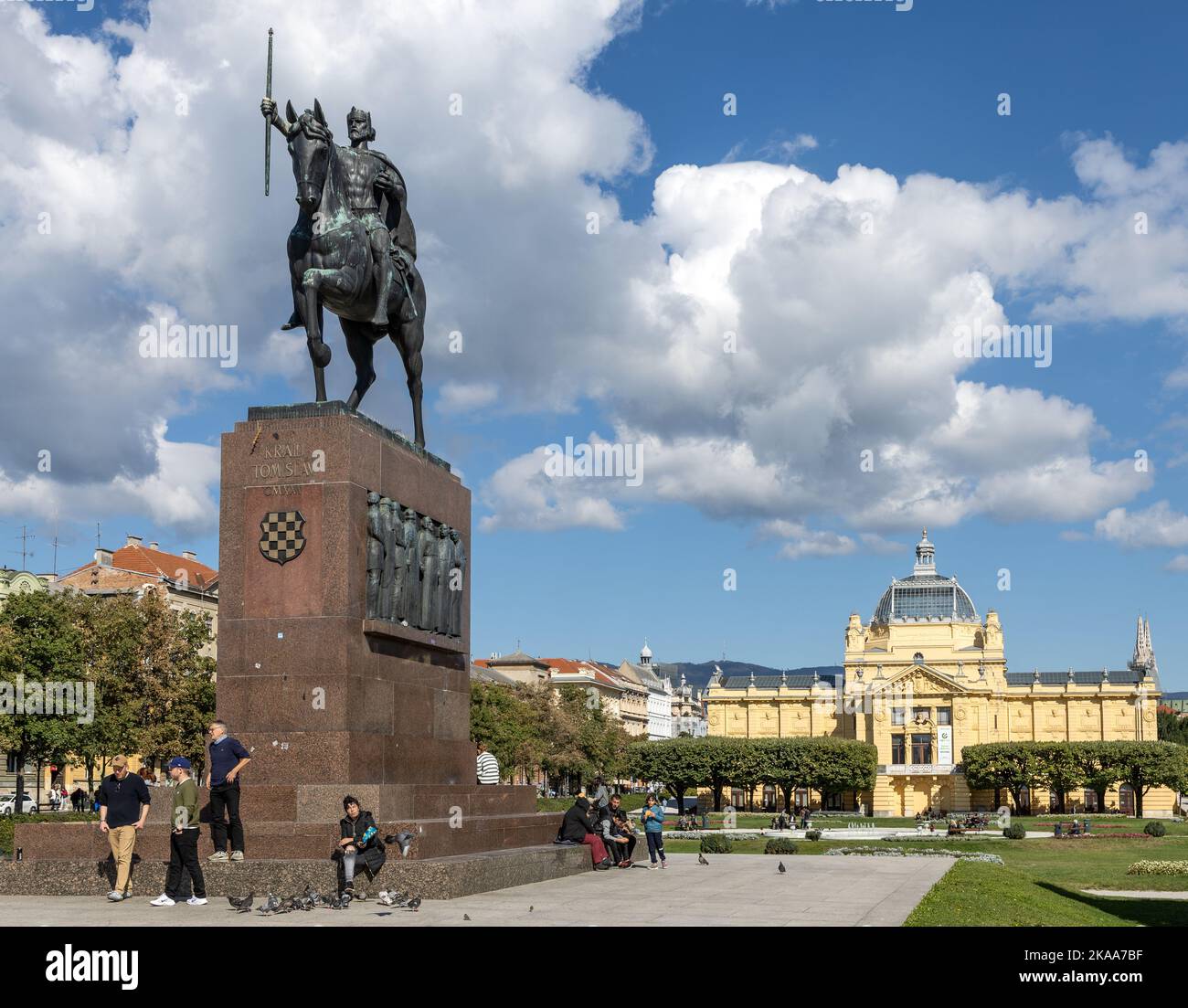 King Tomislav statue & Art Pavilion aka Umjetnicki paviljon Trg Kralja ...