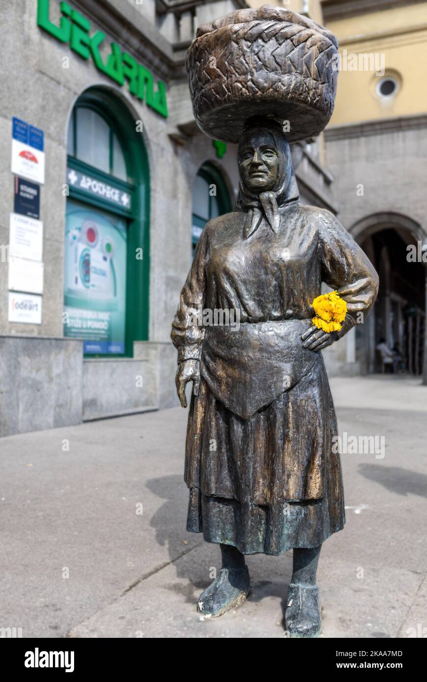 Statue of woman carrying basket hi-res stock photography and images - Alamy