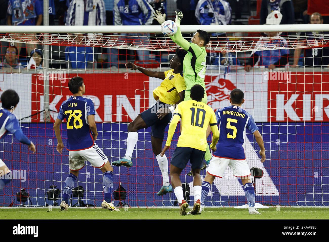 DUSSELDORF - (lr) Hiroki Ito of Japan, Jackson Porozo of Ecuador, Japan ...