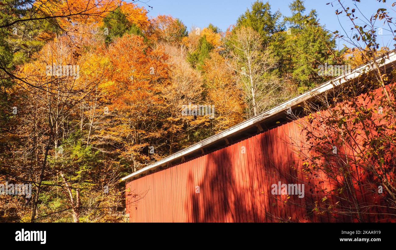 old covered bridge in autumn Stock Photo - Alamy