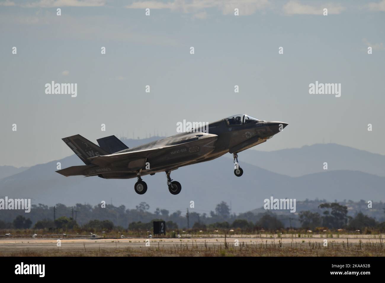 USMC F-35B Lightning II landing at MCAS Miramar in San Diego ...