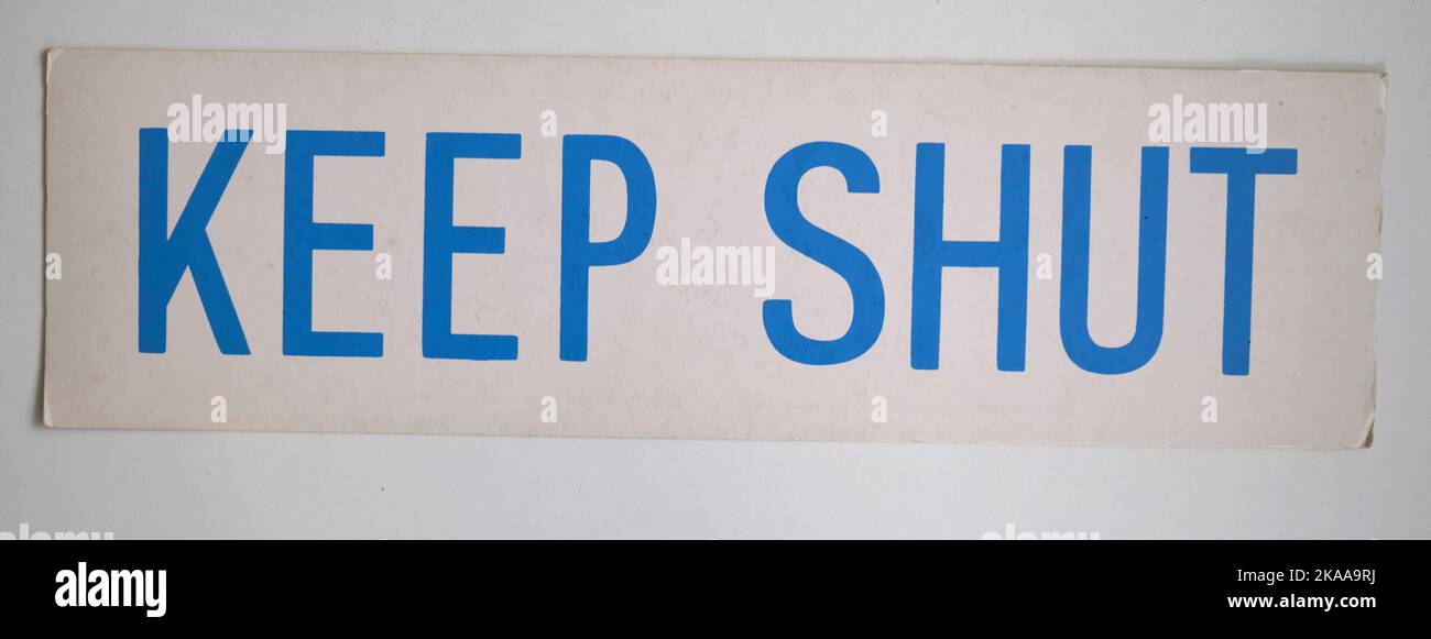 Old Office or Shop KEEP SHUT Card Sign Stock Photo - Alamy