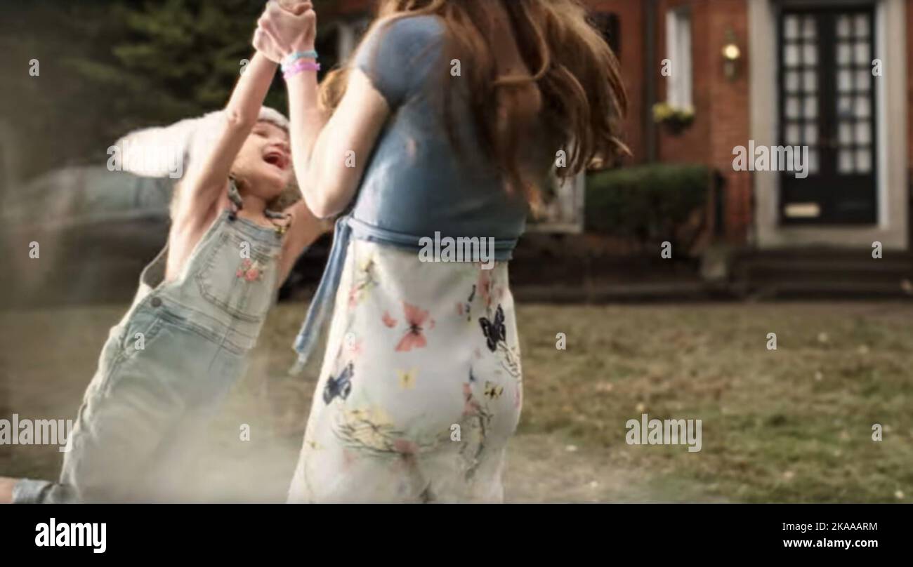 DEAR ZOE, from left: Mckenzie Noel Rusiewicz, Sadie Sink, 2022 ...