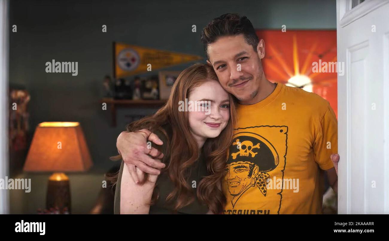 DEAR ZOE, from left: Sadie Sink, Theo Rossi, 2022. © Freestyle Digital ...