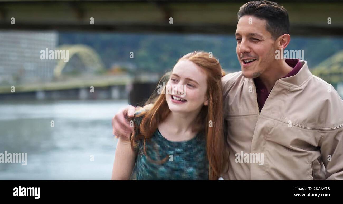 DEAR ZOE, from left: Sadie Sink, Theo Rossi, 2022. © Freestyle Digital ...
