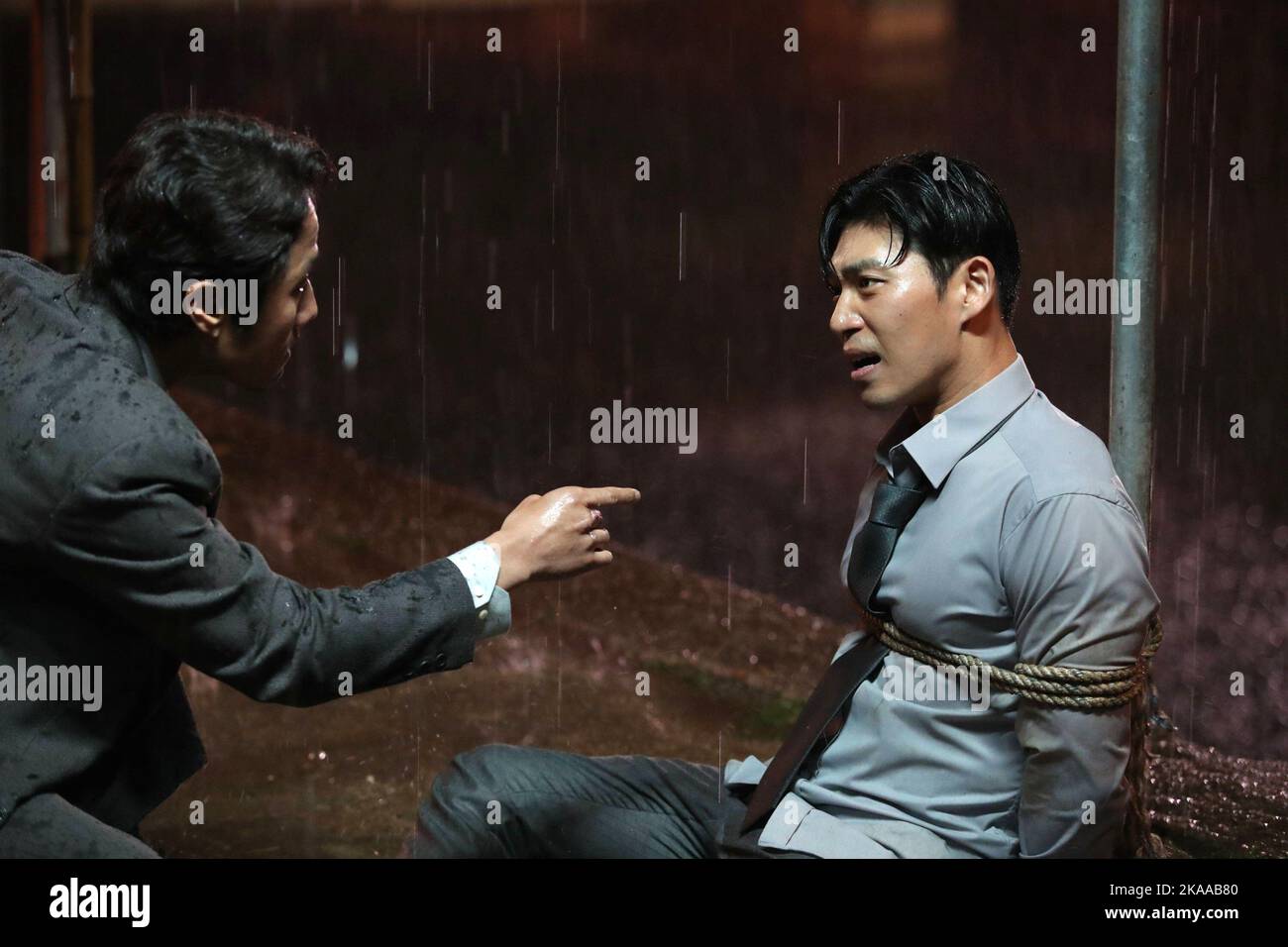 HOT BLOODED, (aka HOT BLOODED: ONCE UPON A TIME IN KOREA, aka DDEU-GEO-UN PI), from left: JUNG ...