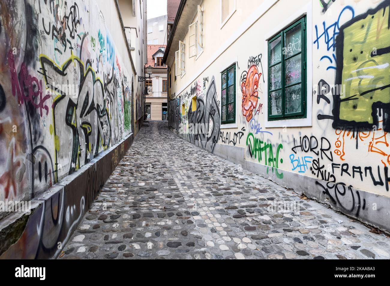 Pathway designs hi-res stock photography and images - Alamy