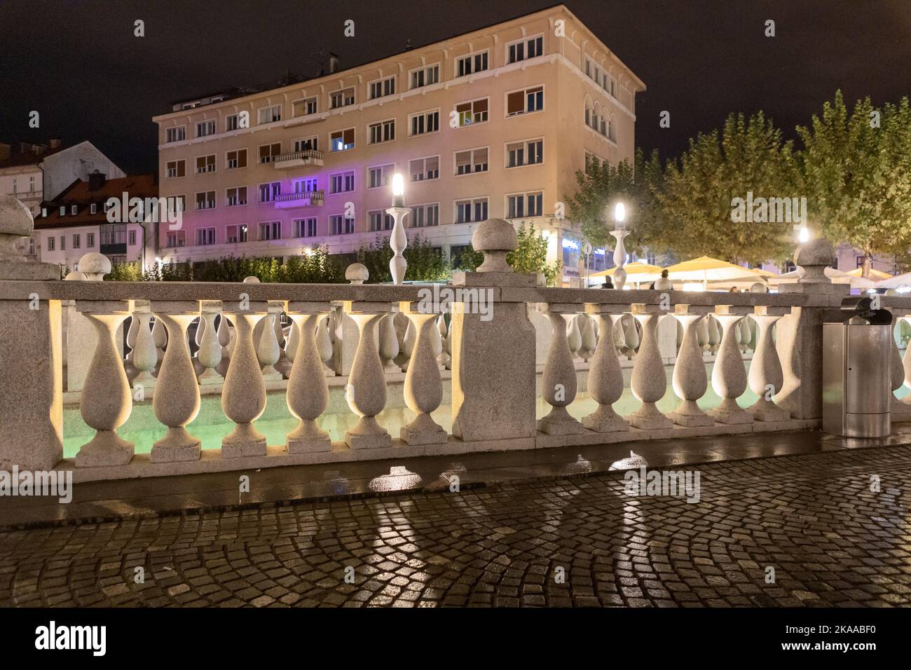 Tromostovje (Triple Bridge), Ljubljana, Slovenia at night Stock Photo ...
