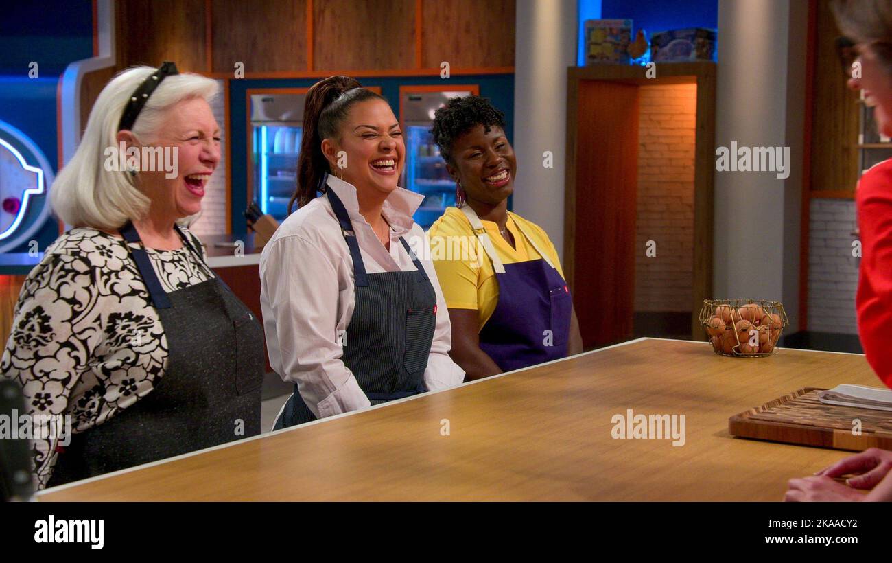 EASY-BAKE BATTLE, from left: contestant chefs Pamela Pace, Giselle ...