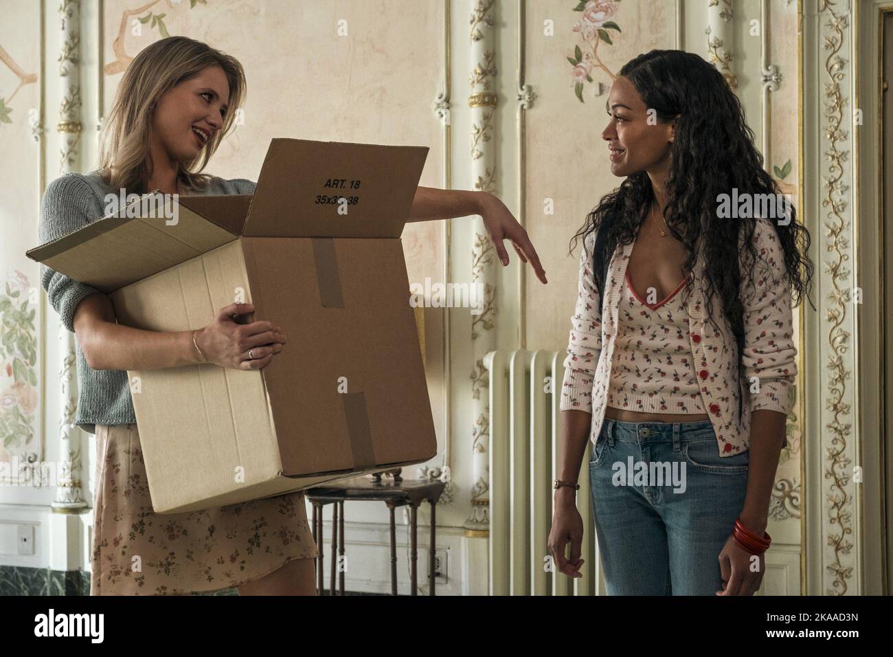 FROM SCRATCH, from left: Kassandra Clementi, Zoe Saldana, 'First Tastes ...