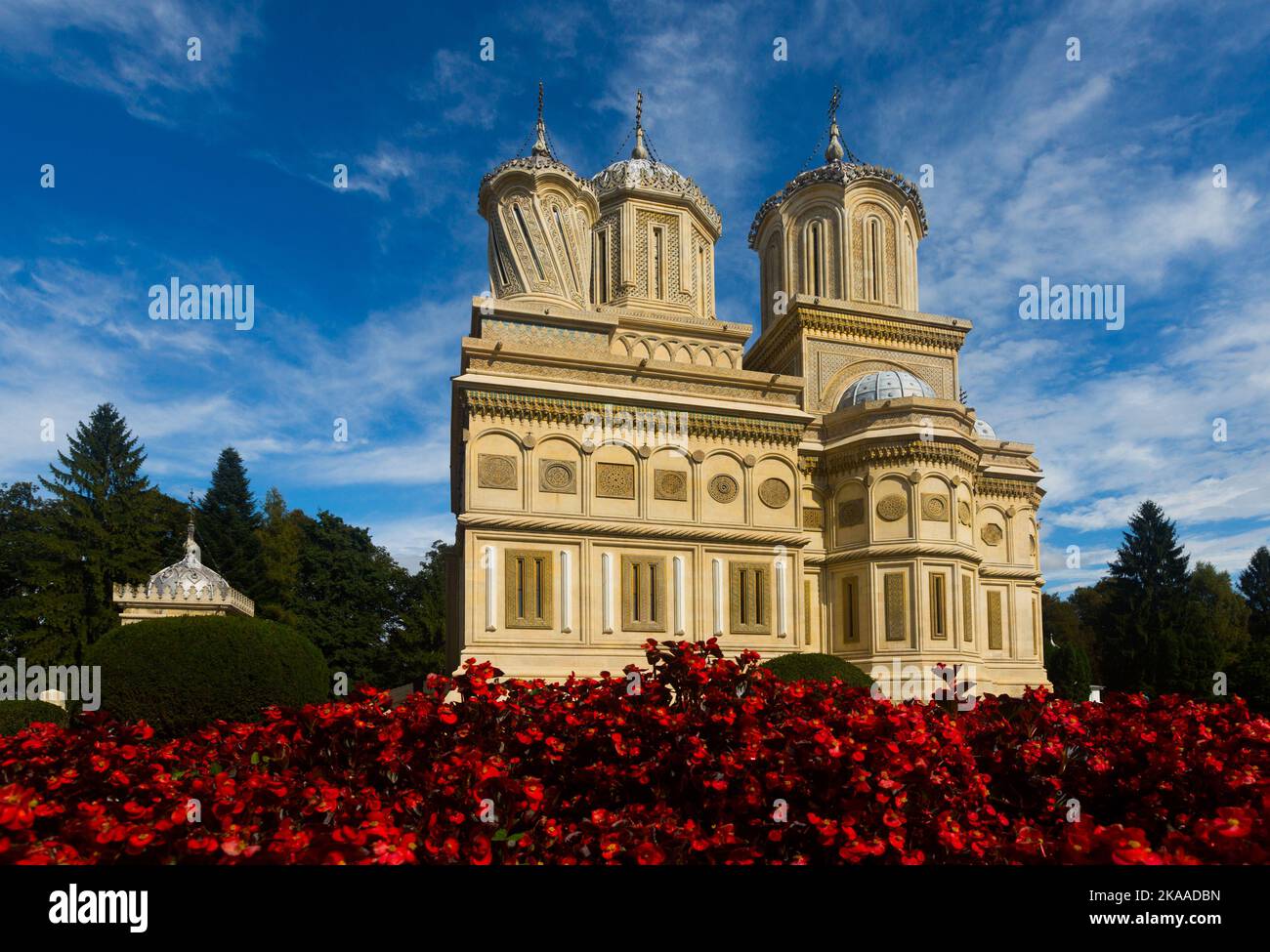 Romanian orthodox cathedral curtea hi-res stock photography and images ...