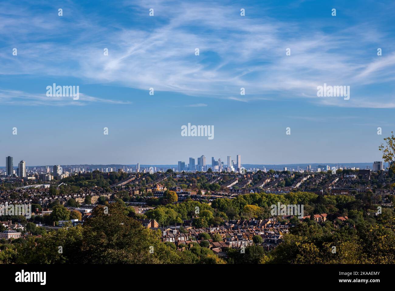 LONDON, ENGLAND - OCTOBER 9th, 2022: view of London on an autumn ...