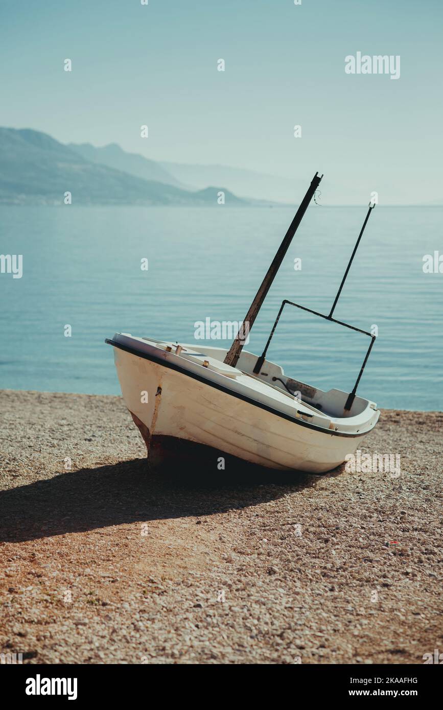 Empty boat in seashore hi-res stock photography and images - Alamy