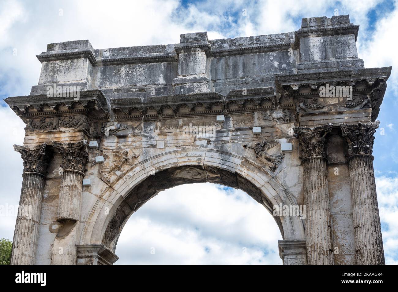 Roman figure adorned hi-res stock photography and images - Alamy