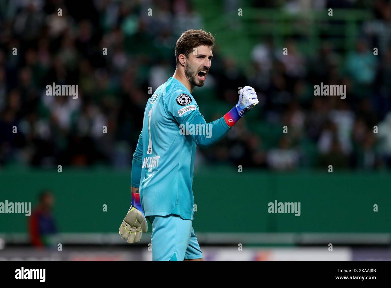 Lisbon, Portugal. 1st Nov, 2022. Frankfurt's goalkeeper Kevin Trapp ...