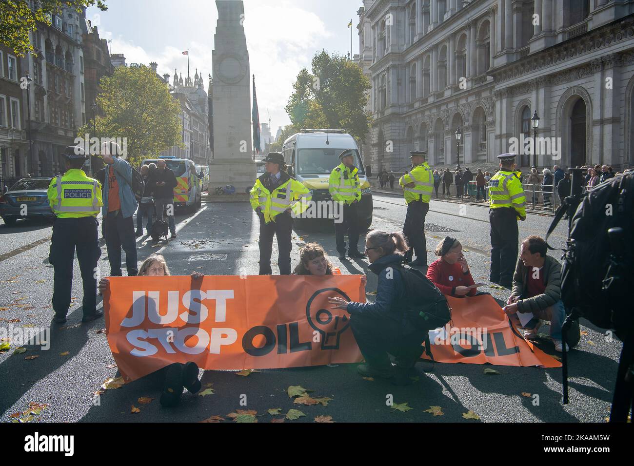 London, UK. 1st November, 2022. Just Stop Oil protesters tried to scale ...