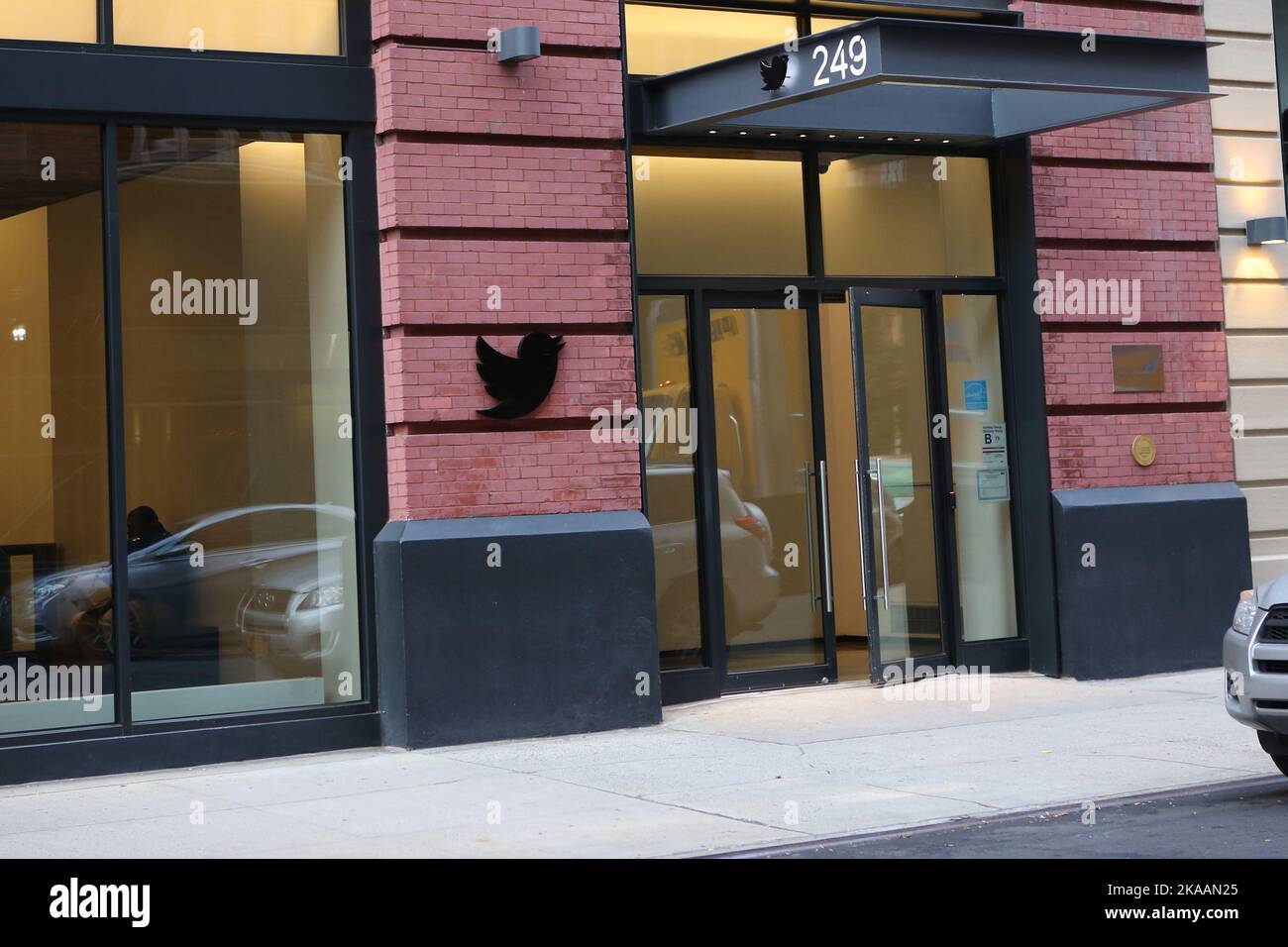 Outside of Twitter Manhattan office in New York, NY on Nov. 1, 2022 ...