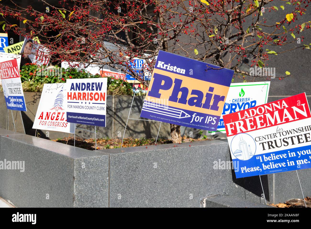 Downtown indianapolis signs hi-res stock photography and images - Alamy