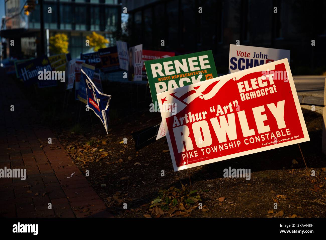 Downtown indianapolis signs hi-res stock photography and images - Alamy