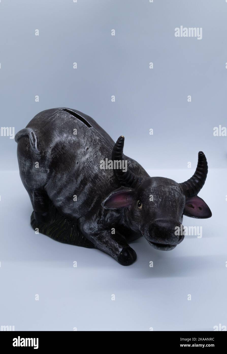 Golden bull symbol of wall street hi-res stock photography and images ...