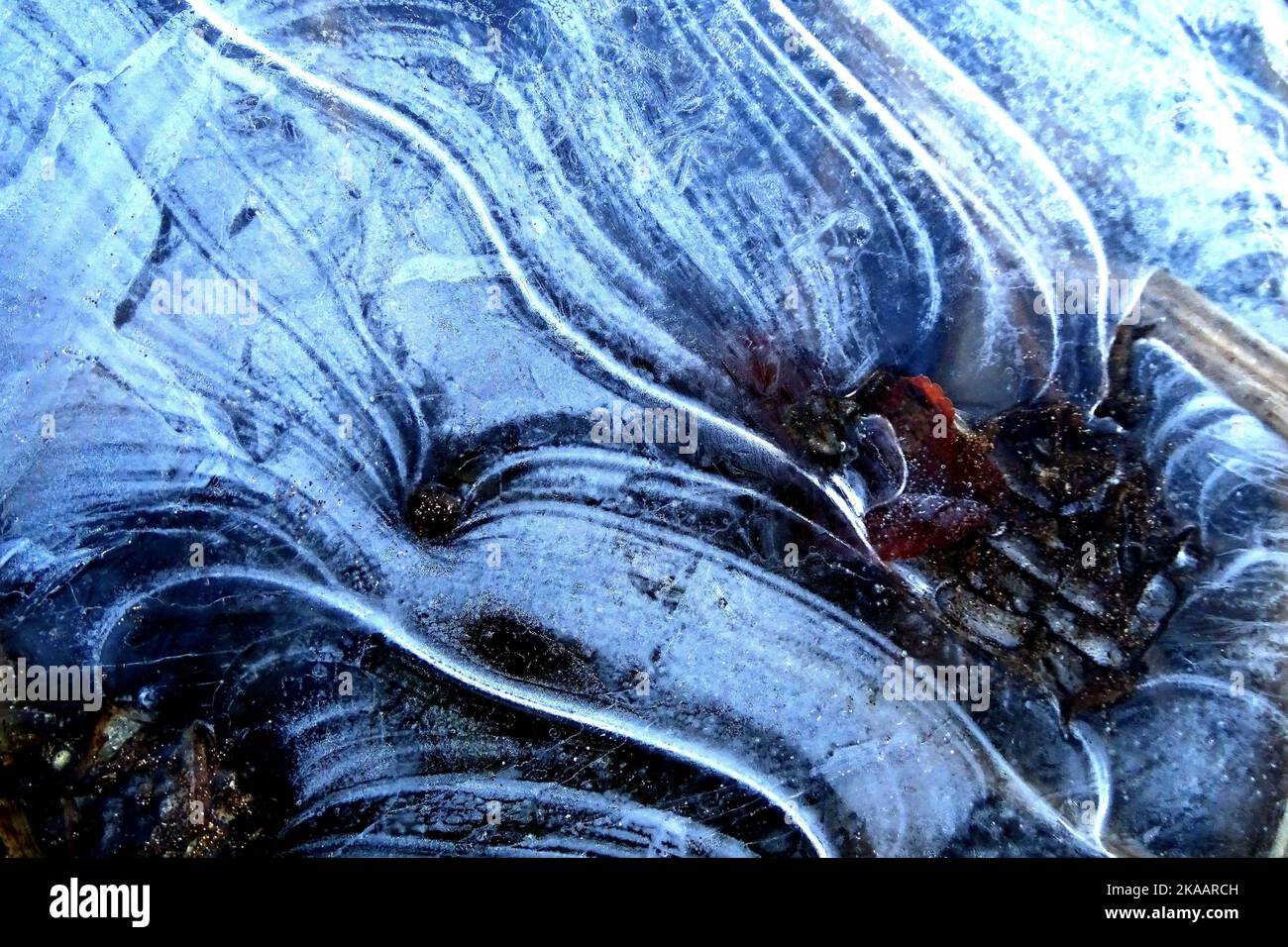 Aerial photos show different shapes of ice covered the Songhua River ...