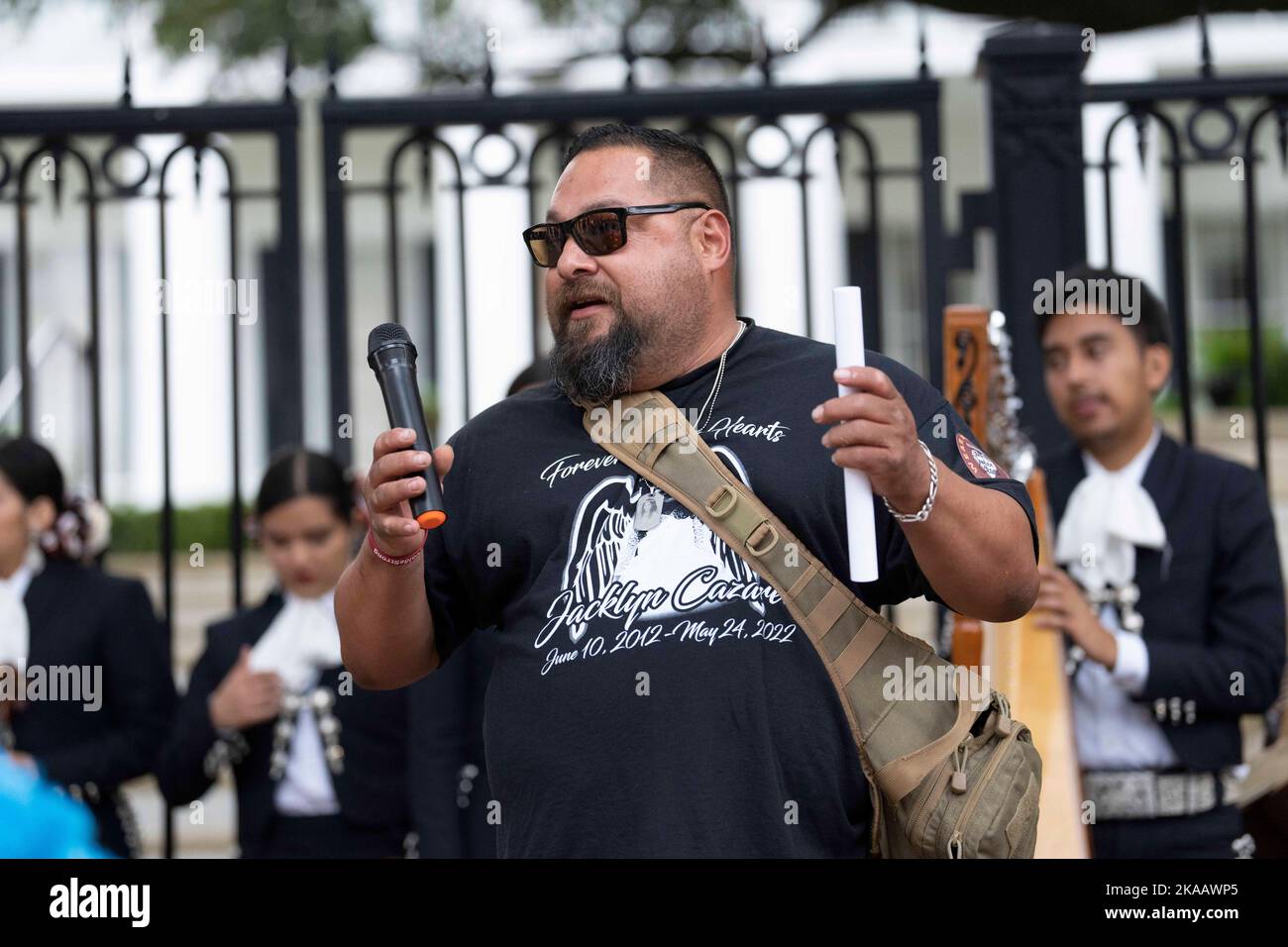 Austin, TX, USA. 1st Nov, 2022. JAVIER CAZARES of Uvalde speaks in ...