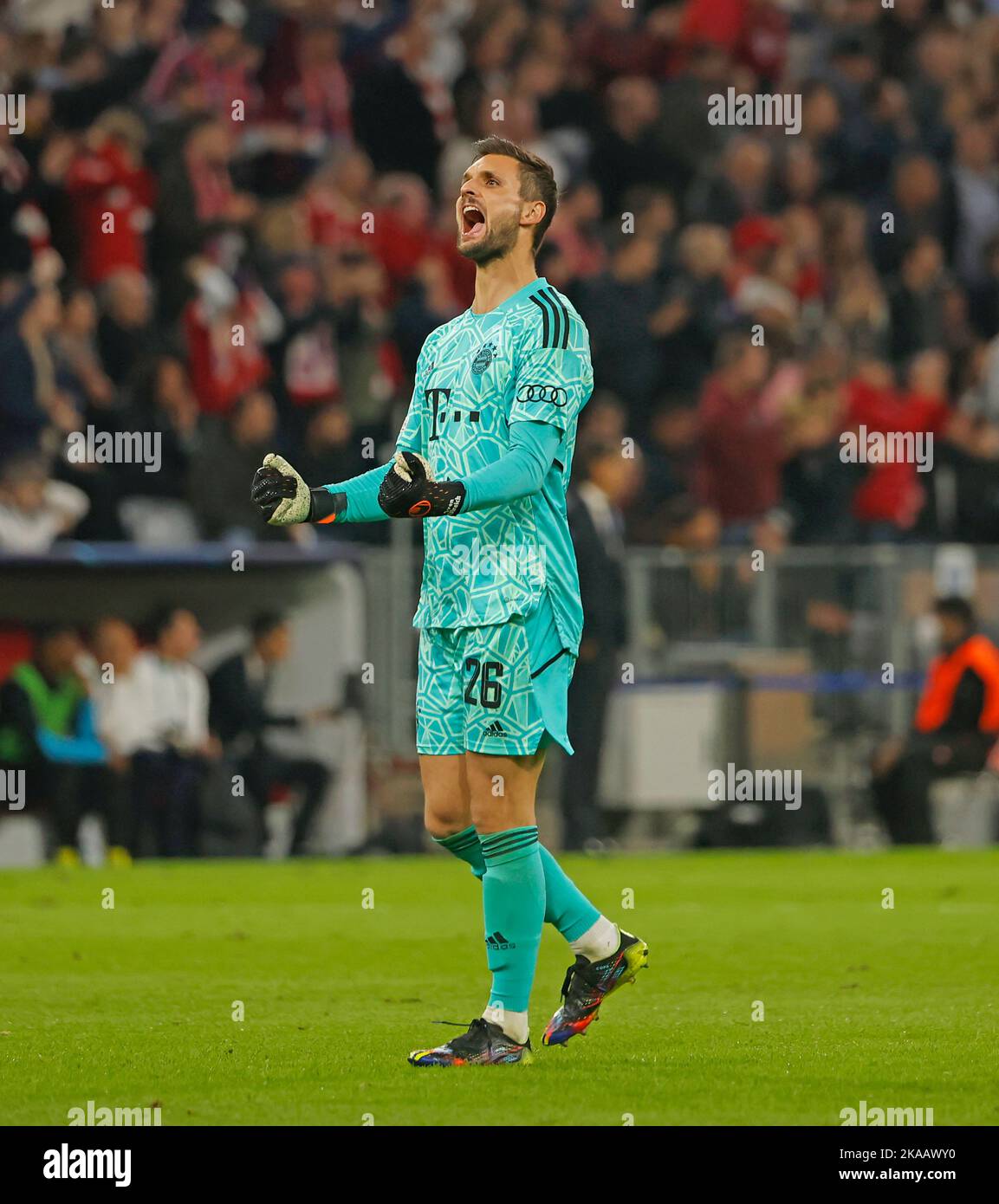 Munich, Germany. 1st Nov, 2022. Bayern Munich's goalkeeper Sven Ulreich ...