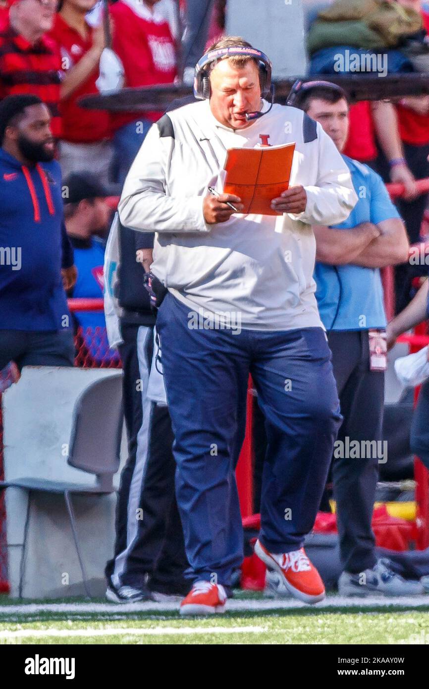 Lincoln, NE. U.S. 29th Oct, 2022. Illinois Fighting Illini head coach ...