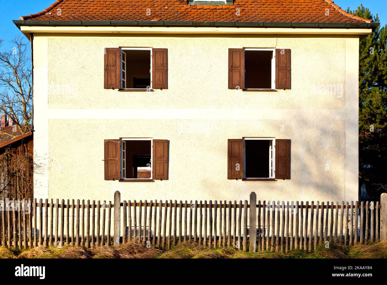 generic family home in suburban area with blue sky Stock Photo - Alamy