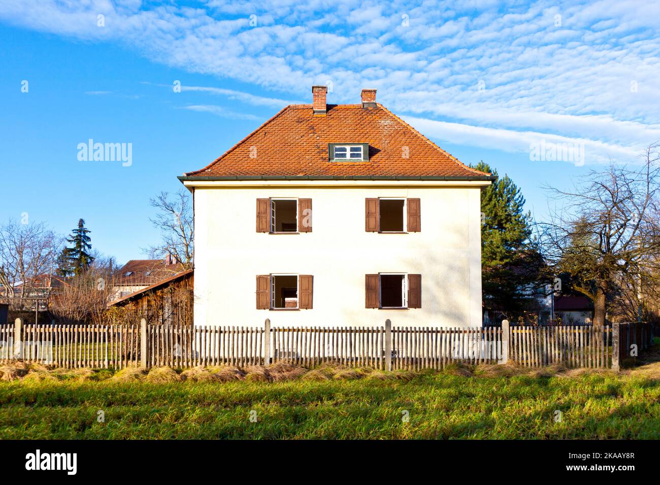 generic family home in suburban area with blue sky Stock Photo - Alamy
