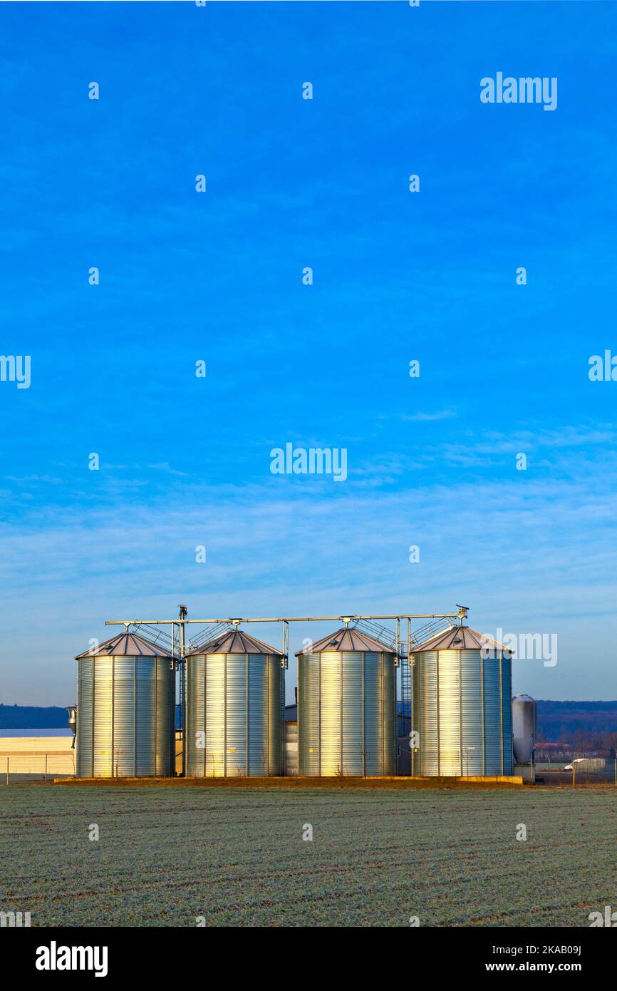 Iowa farm silos hi-res stock photography and images - Alamy