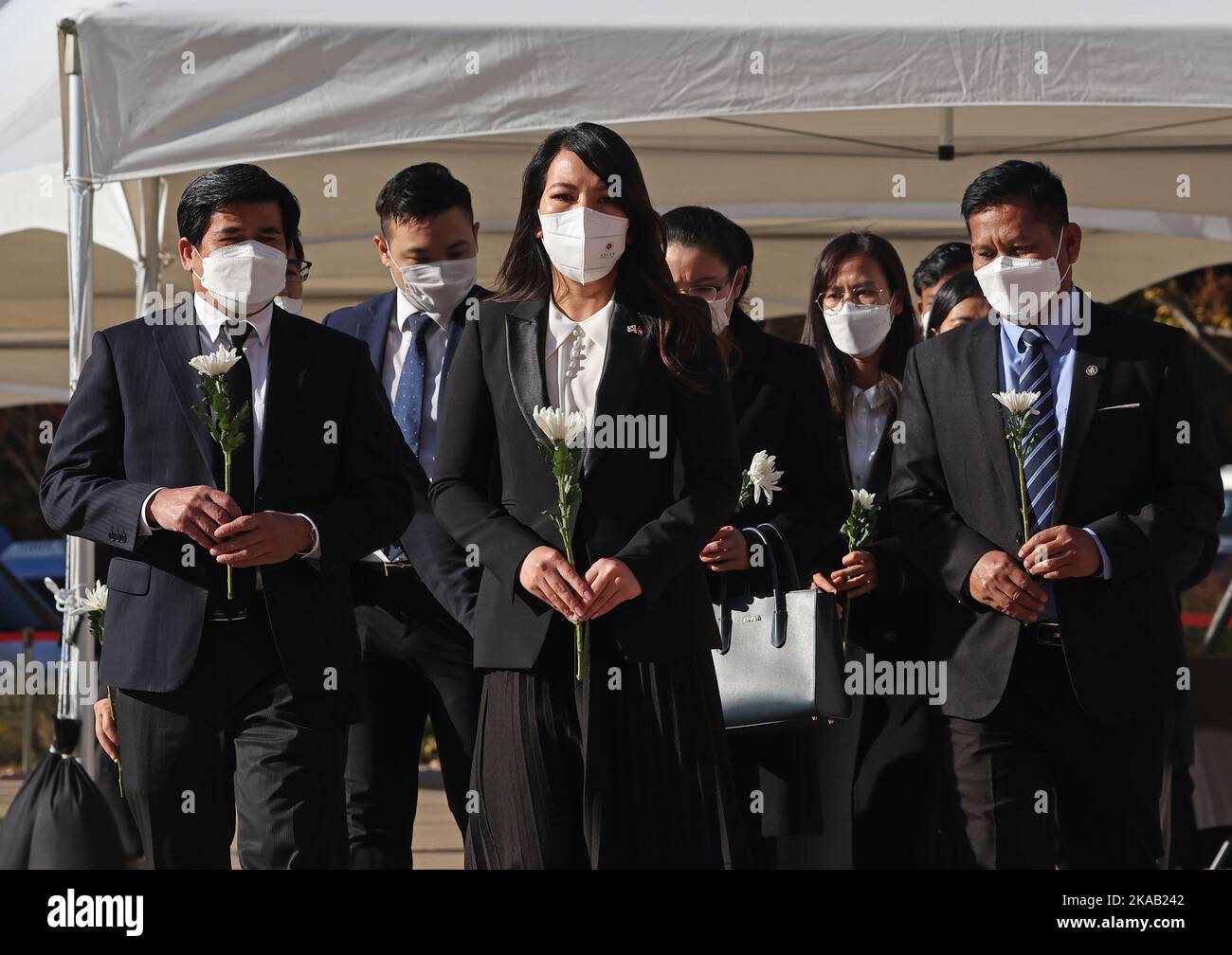 02nd Nov, 2022. Paying tribute to Halloween crowd crush victims ...