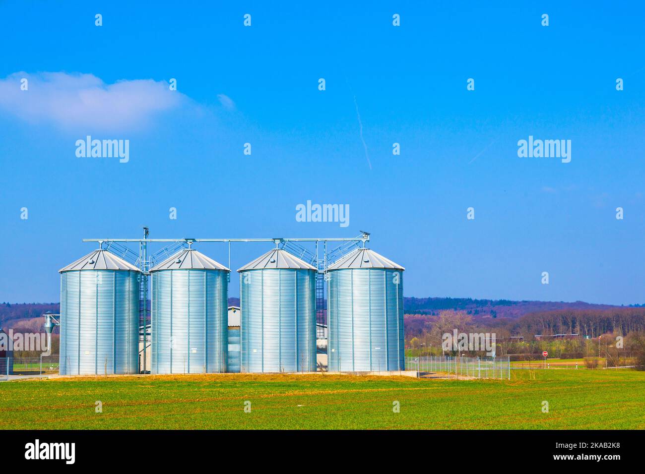 Four silver silos in hi-res stock photography and images - Alamy