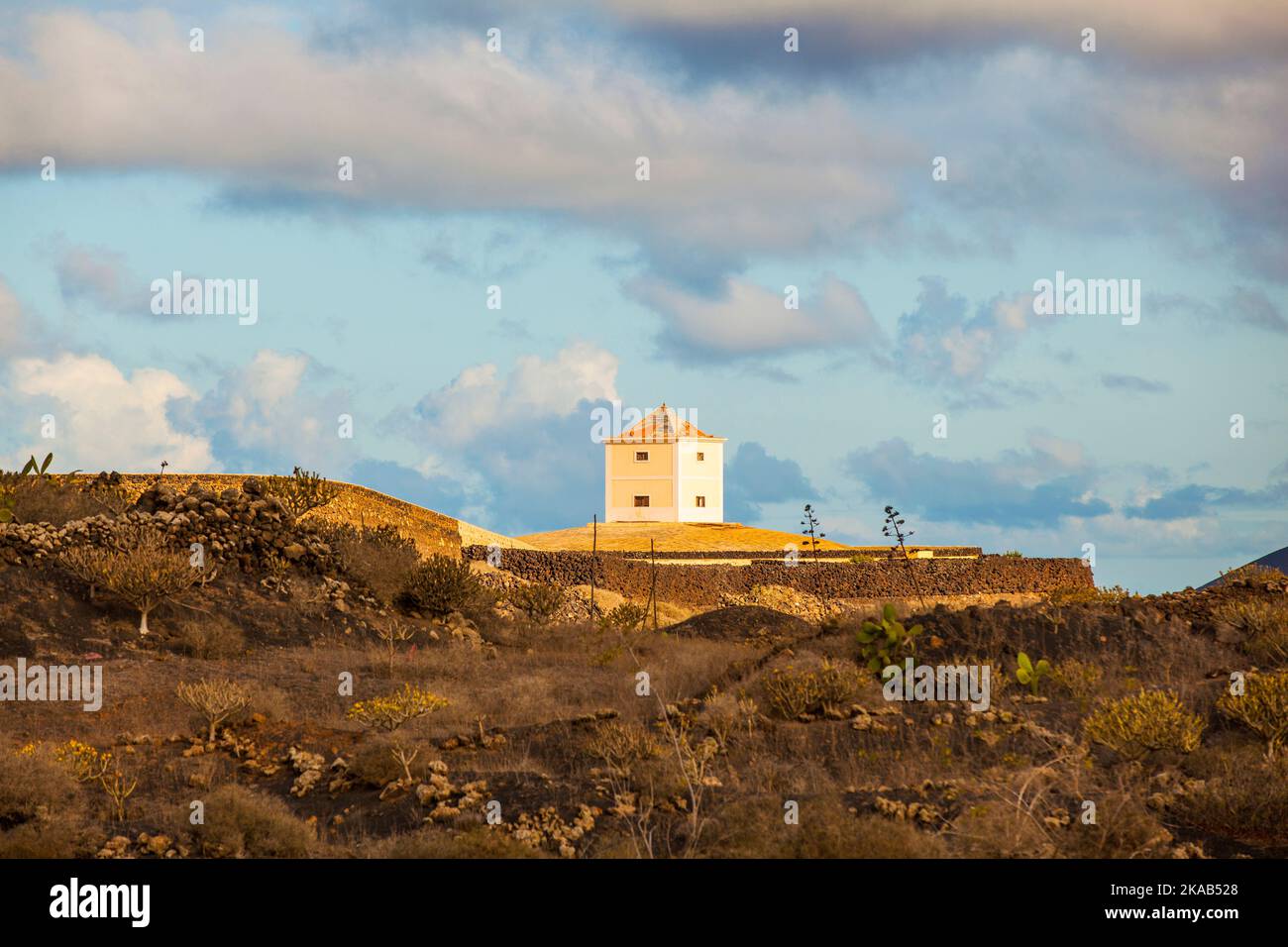 Yaiza, Lanzarote - old farm house with a cistern converted in a home ...