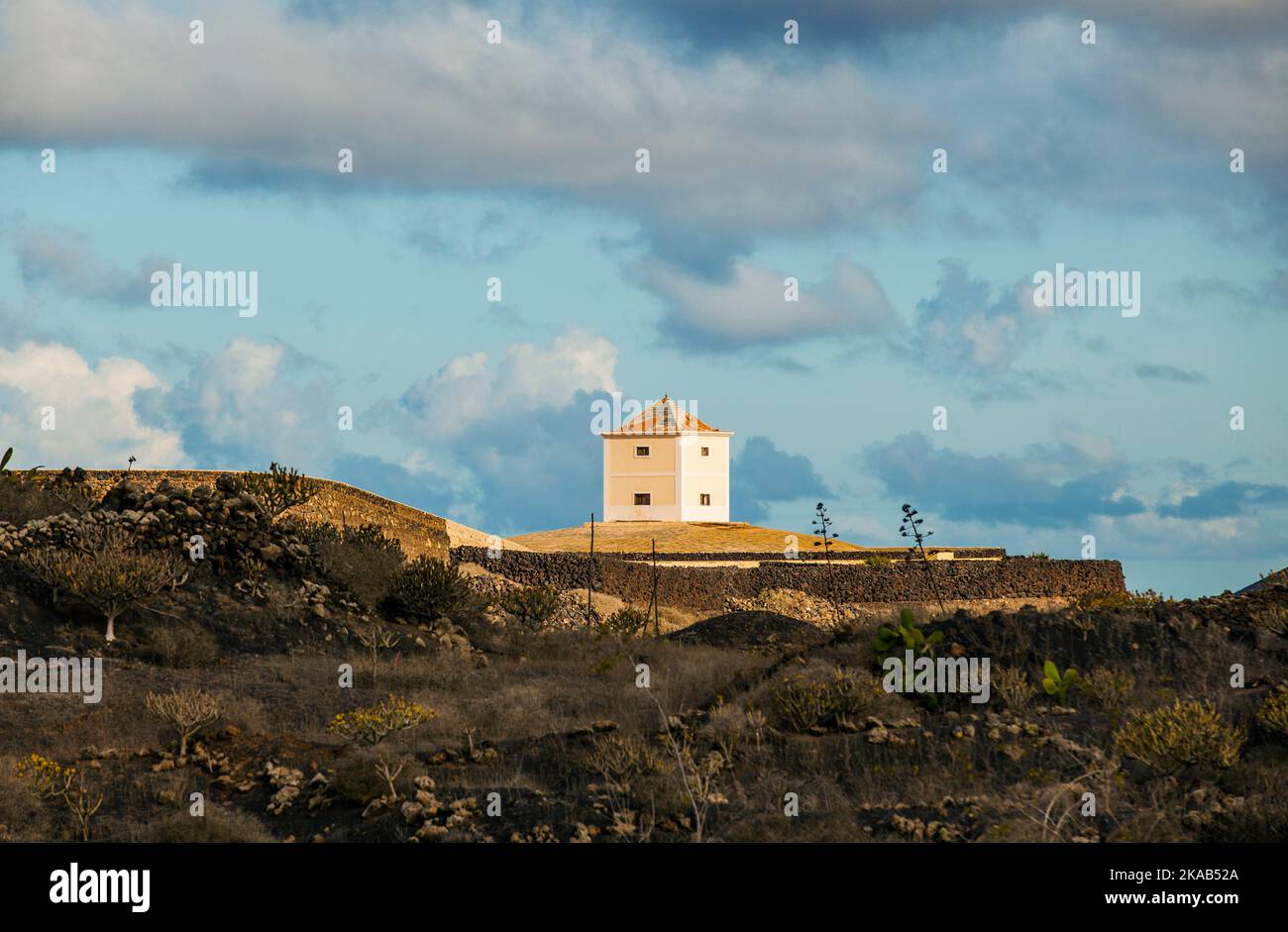 Yaiza, Lanzarote - old farm house with a cistern converted in a home ...