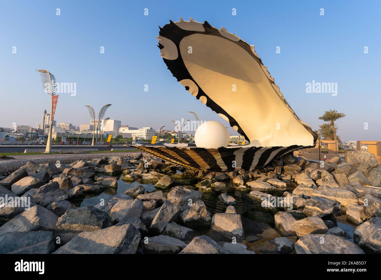 Pearl monument in Doha corniche, Qatar Stock Photo - Alamy